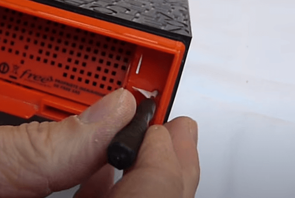 How to Change Hard Drive Freebox Revolution?